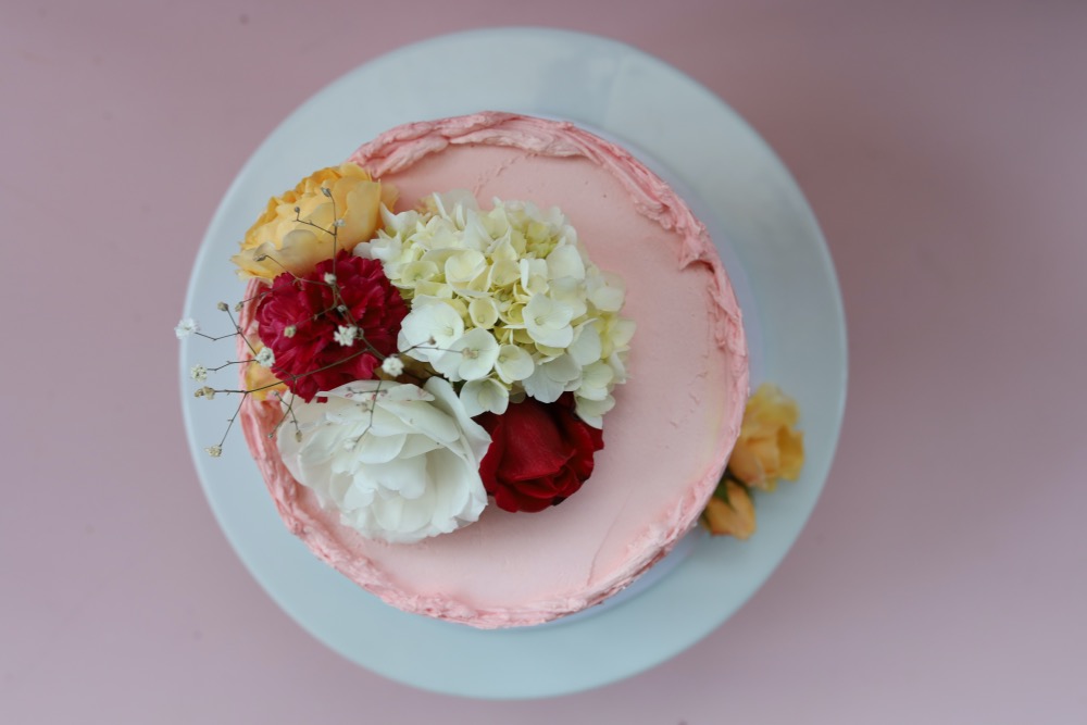 Fully Iced Cake - What Sarah Bakes - Cakery