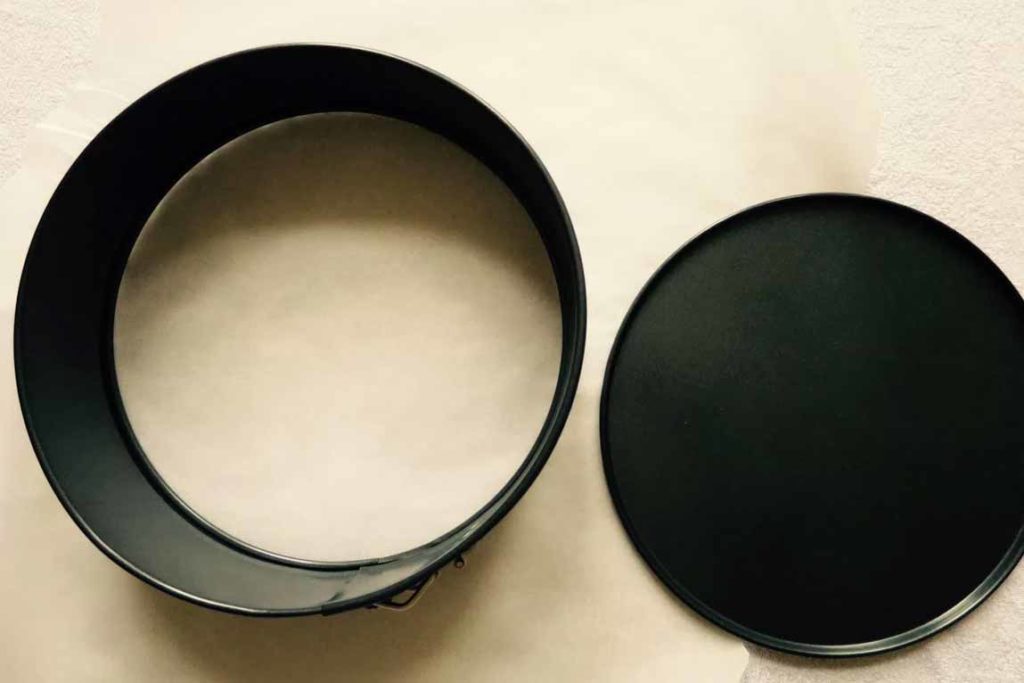 HOW TO LINE A CAKE TIN - What Sarah Bakes