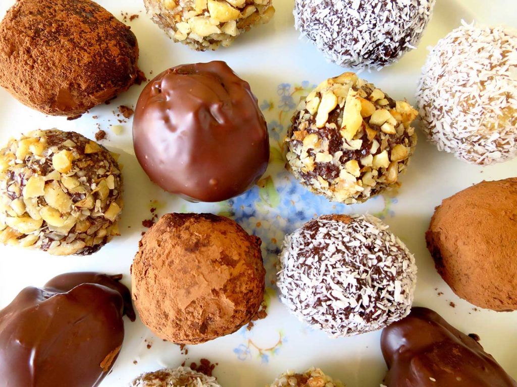 CAKE BALLS - What Sarah Bakes