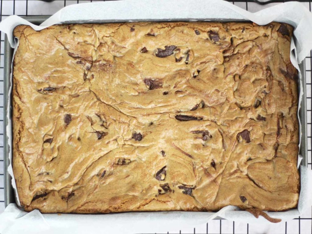 Chocolate Chunk Cookie Slice - What Sarah Bakes