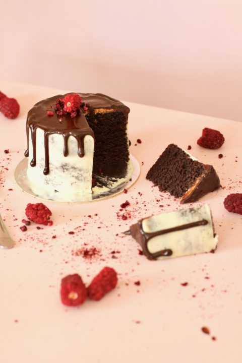 HOW TO MAKE CHOCOLATE DRIZZLE ON A CAKE - What Sarah Bakes